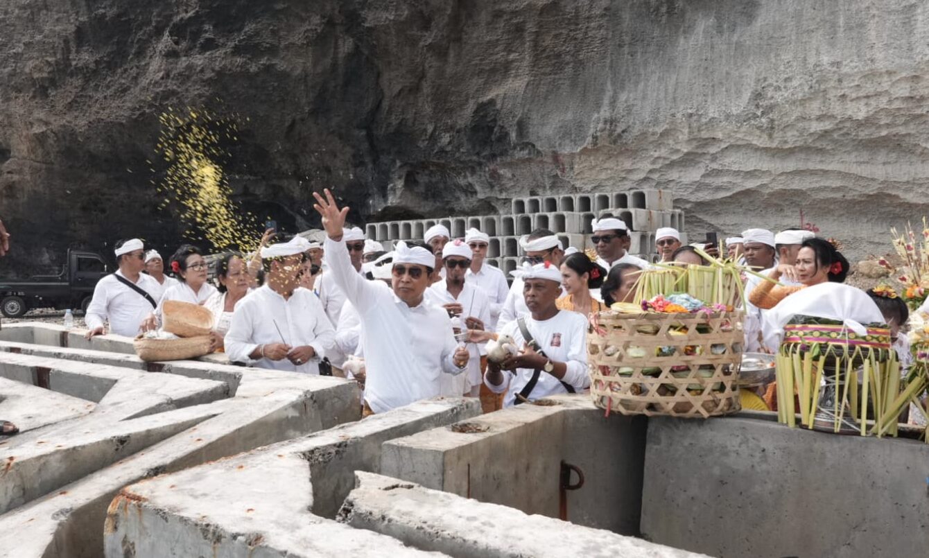Pujawali Pura Luhur Uluwatu, Upacara Mulang Pekelem Digelar di Seawall