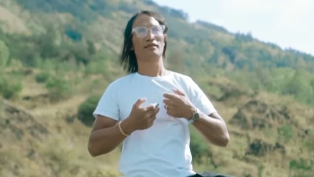 Sosok Agung Ketut Rai, Penyanyi Bali yang Kini Naik Daun Lewat Lagu ...